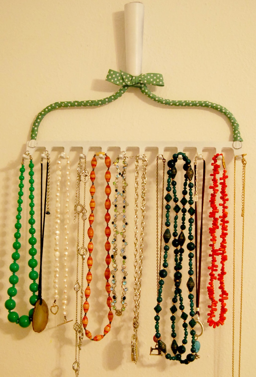 17 Outstanding Ways To Keep Your Necklaces Organized